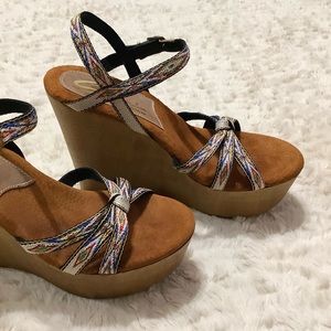 Sbicca | Shoes | Sbicca Mojo White Geometric Strappy Platform Wedge ...